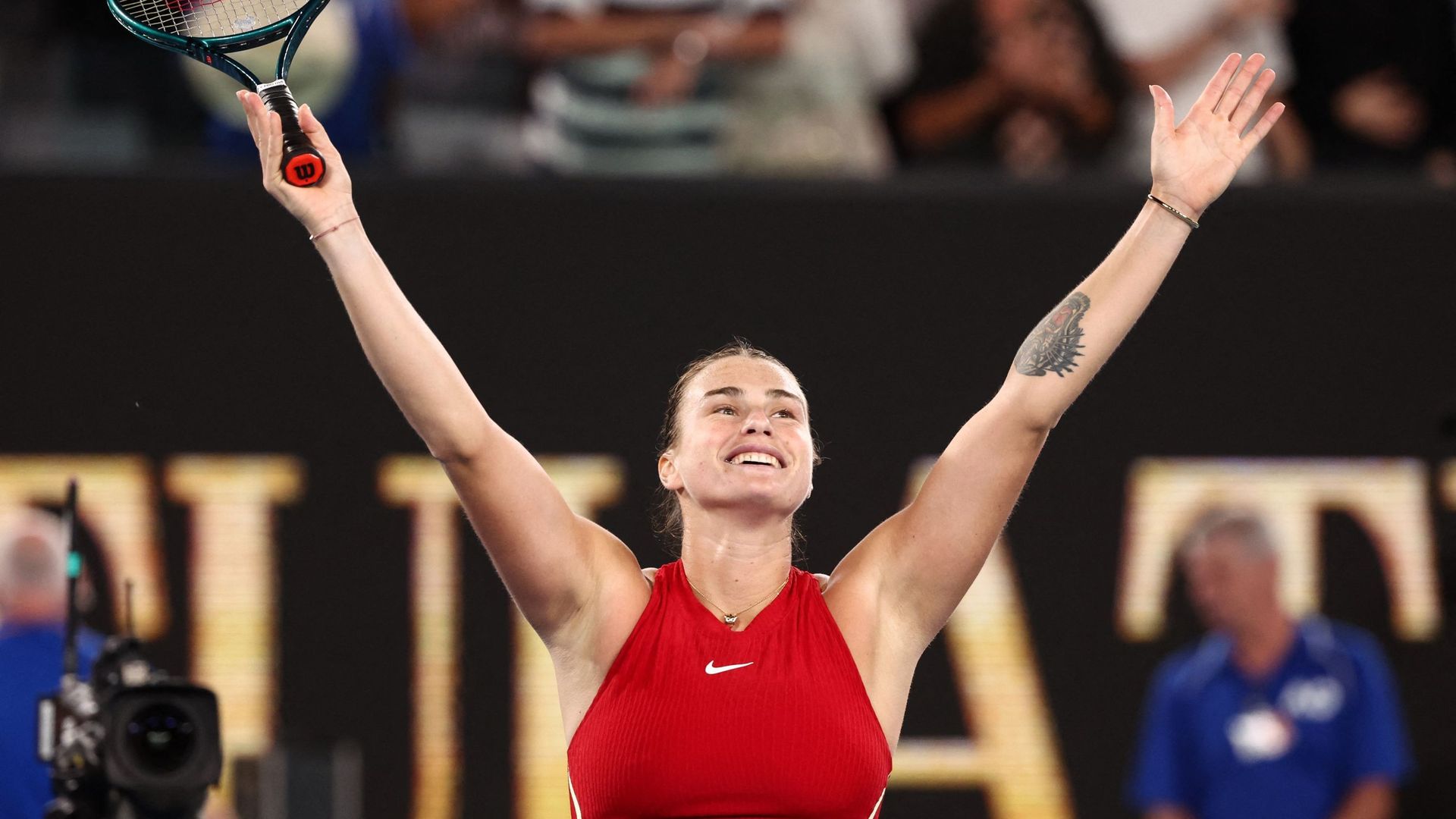 Aryna Sabalenka bat Qinwen Zheng et remporte son deuxième Open d’Australie d’affilée - RTBF Actus