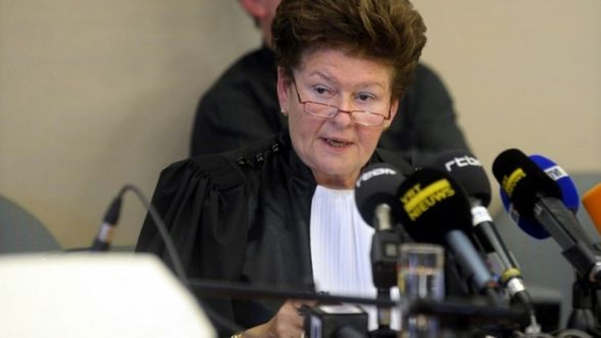 La suspension de Francine De Tandt prolongée d'un mois - RTBF Actus