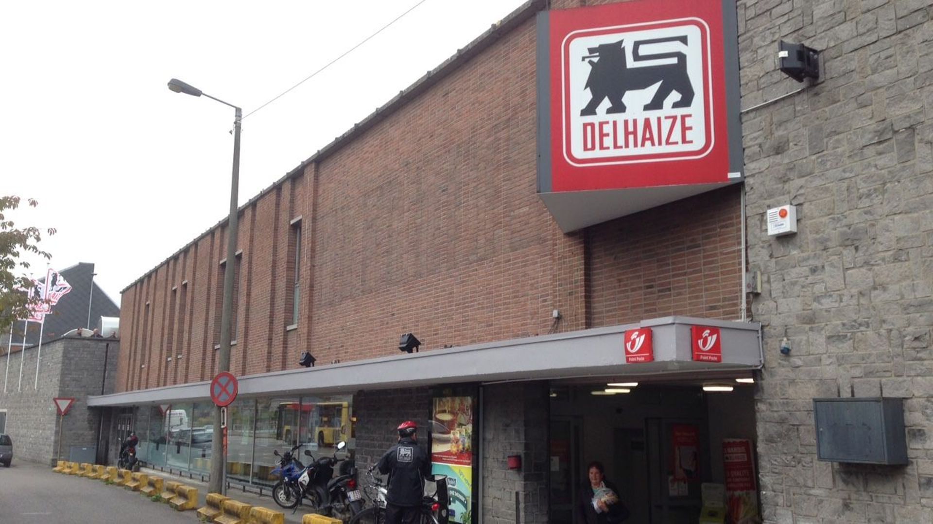 Le Delhaize de Dinant ne passera pas à la trappe, il sera rénové ...