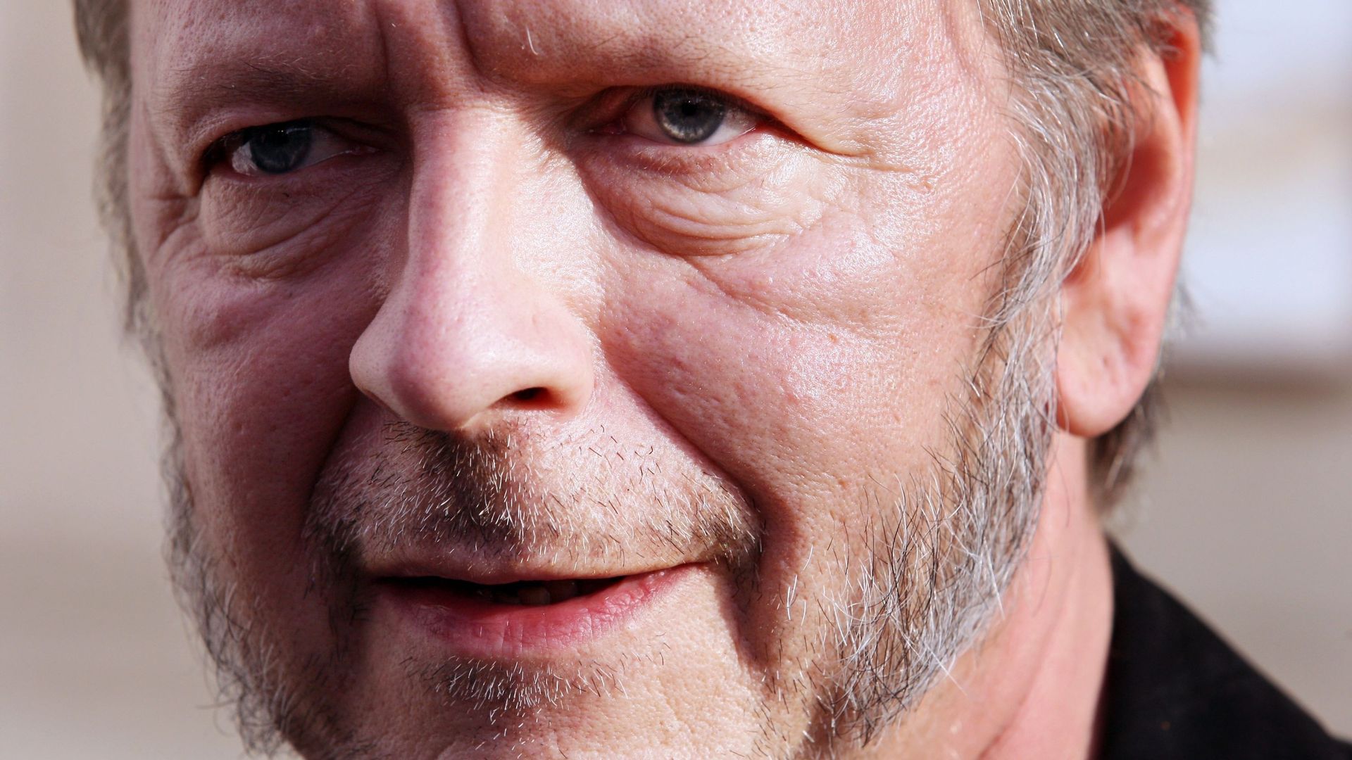'Toujours debout', le premier titre du nouvel album de Renaud dévoilé ...