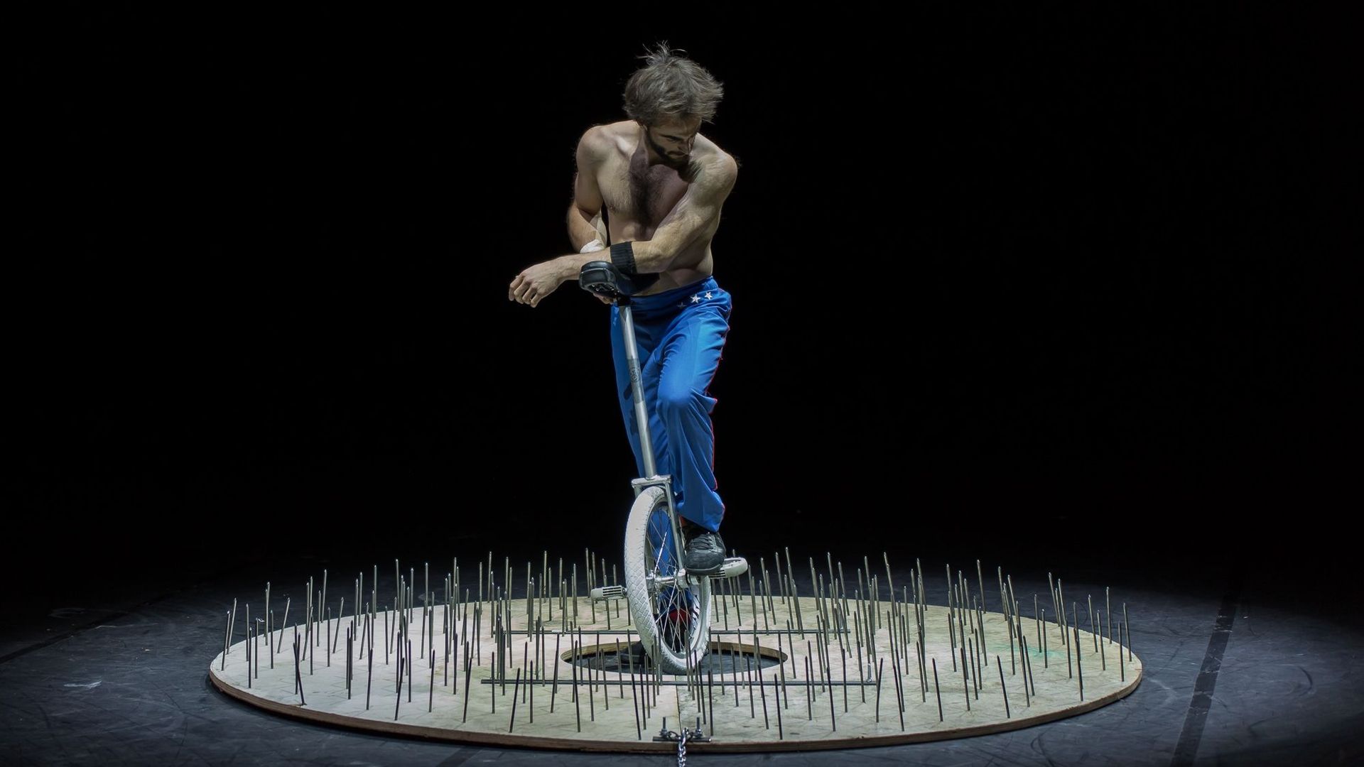 Le monocycle, une seule roue, nul guidon... et pourtant il roule ...