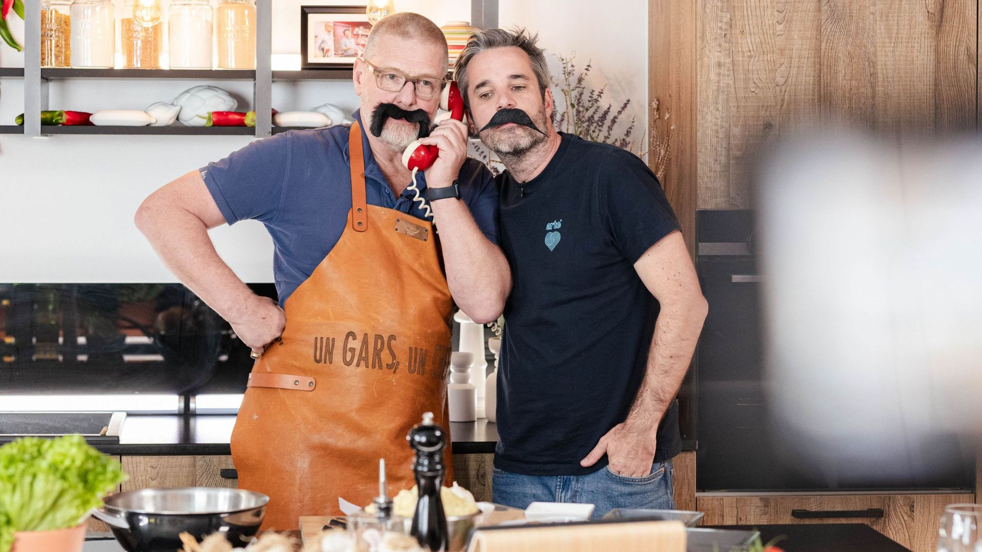 Movember : l'équipe d''Un Gars, Un Chef !' soutient la cause - RTBF Actus