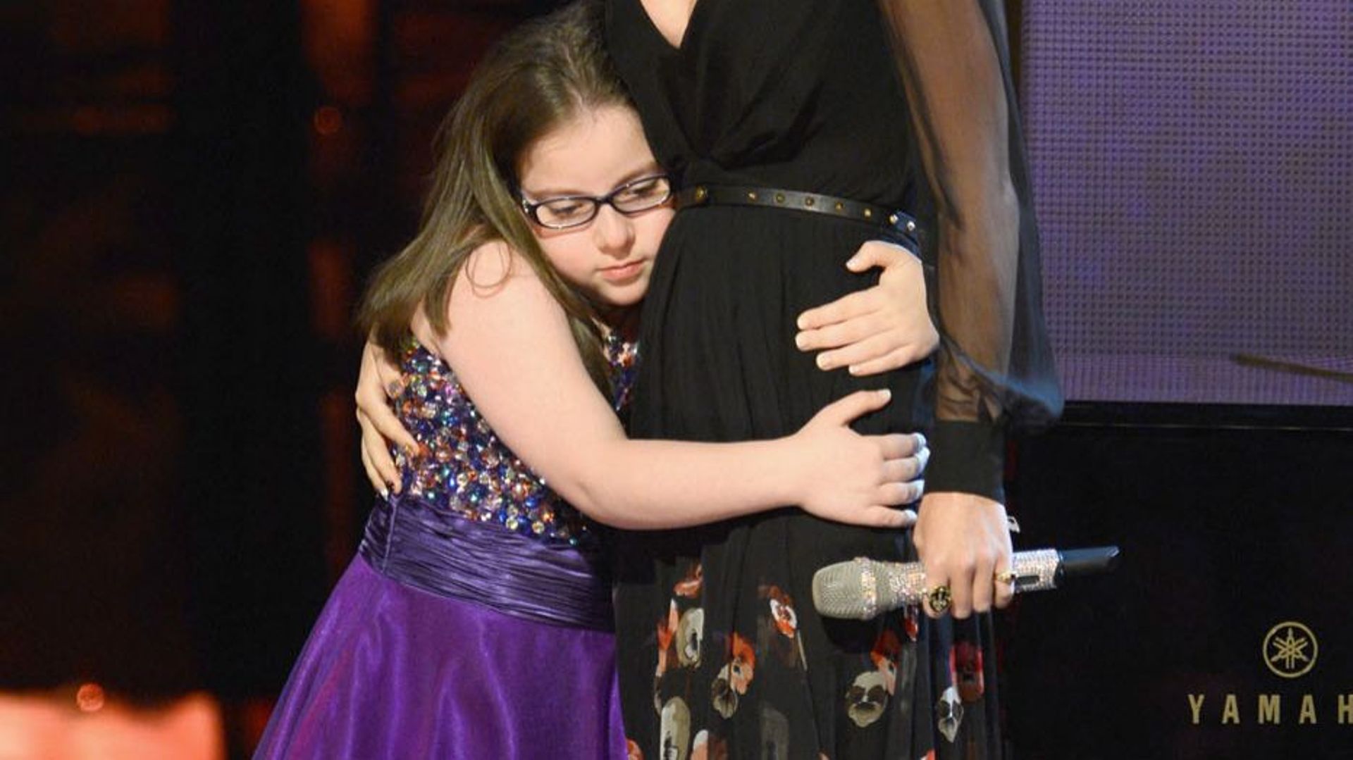 Bouleversant duo entre Katy Perry et une petite fille autiste - RTBF Actus