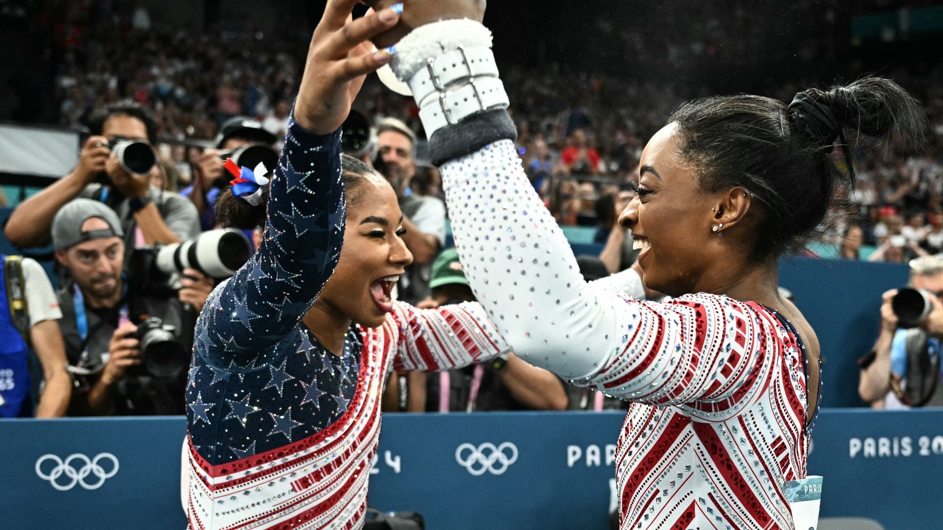 JO Paris 2024 : cinquième à la poutre après une chute, Simone Biles décroche l'argent au sol ...