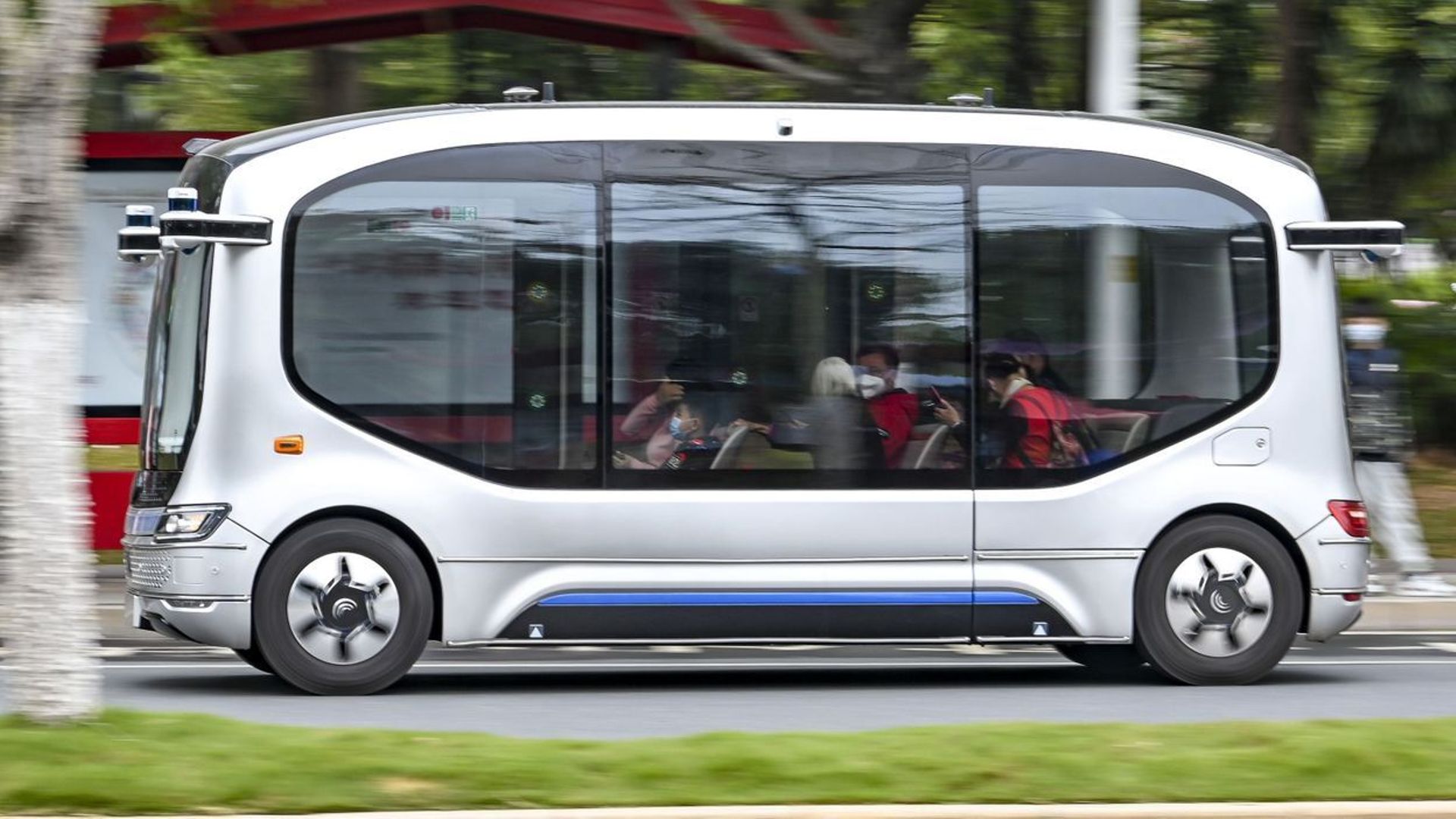 La Stib s'apprête à commander 300 nouveaux bus électriques - RTBF Actus