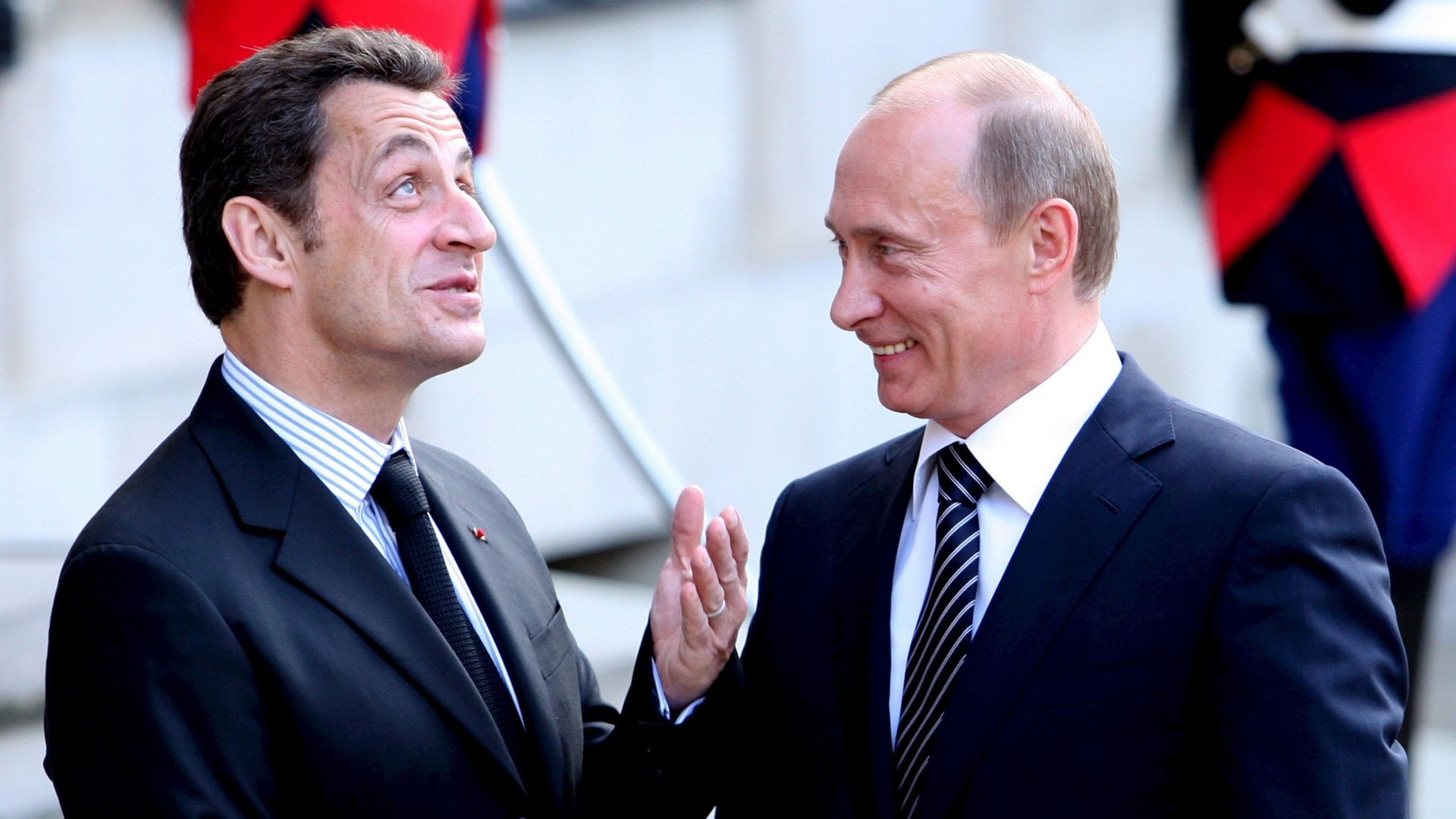 Sarkozy mis 'K.O. debout' par Poutine en 2007? Un témoin de la scène ...