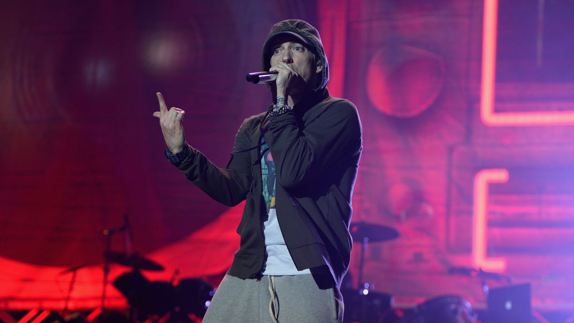 Plus de 23 millions de vues sur YouTube pour le clip 'Fall' d'Eminem ...