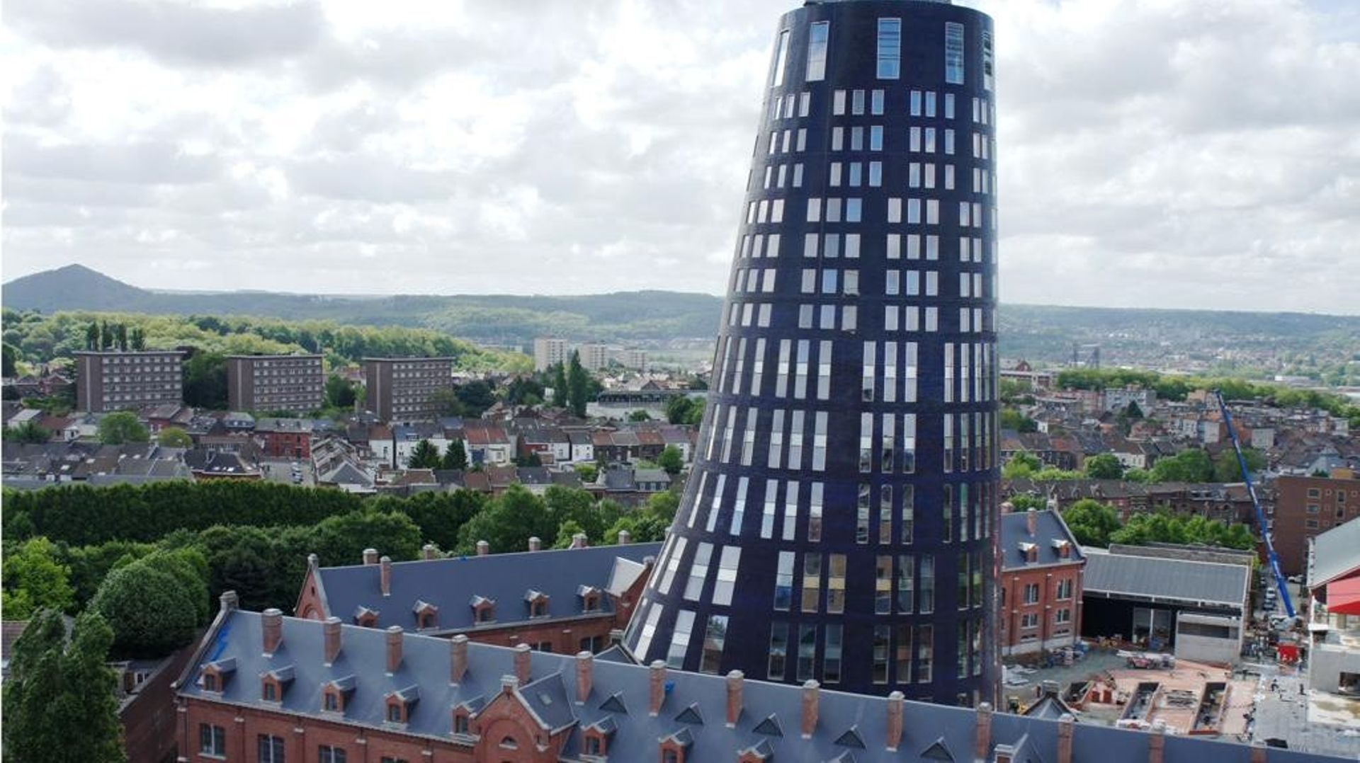 La tour du nouvel hôtel de police de Charleroi se dévoile