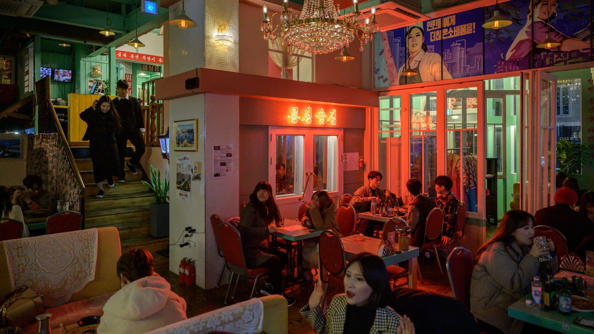 Le 'Bar de Pyongyang', oasis de fausse Corée du Nord en plein Séoul ...