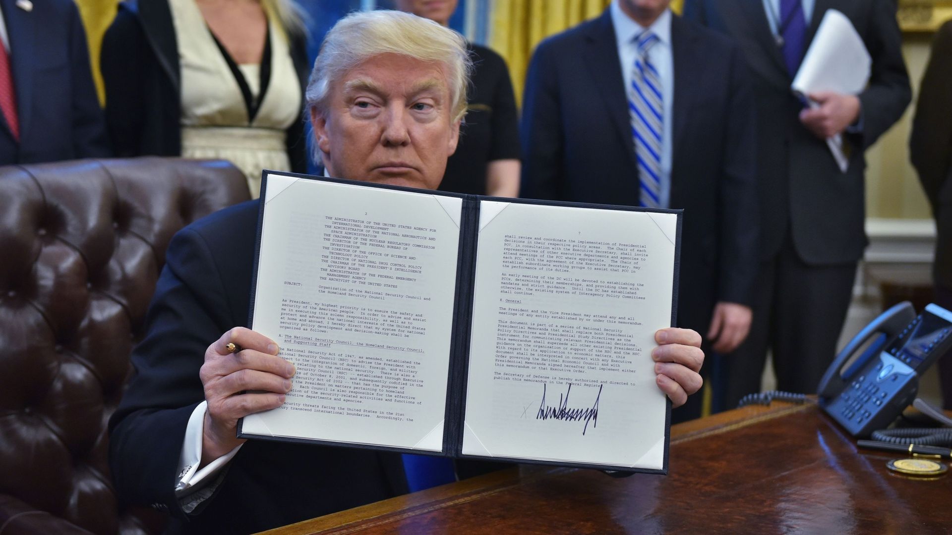 Le décret Trump, nouvel épisode d'une bataille juridico-politique ...