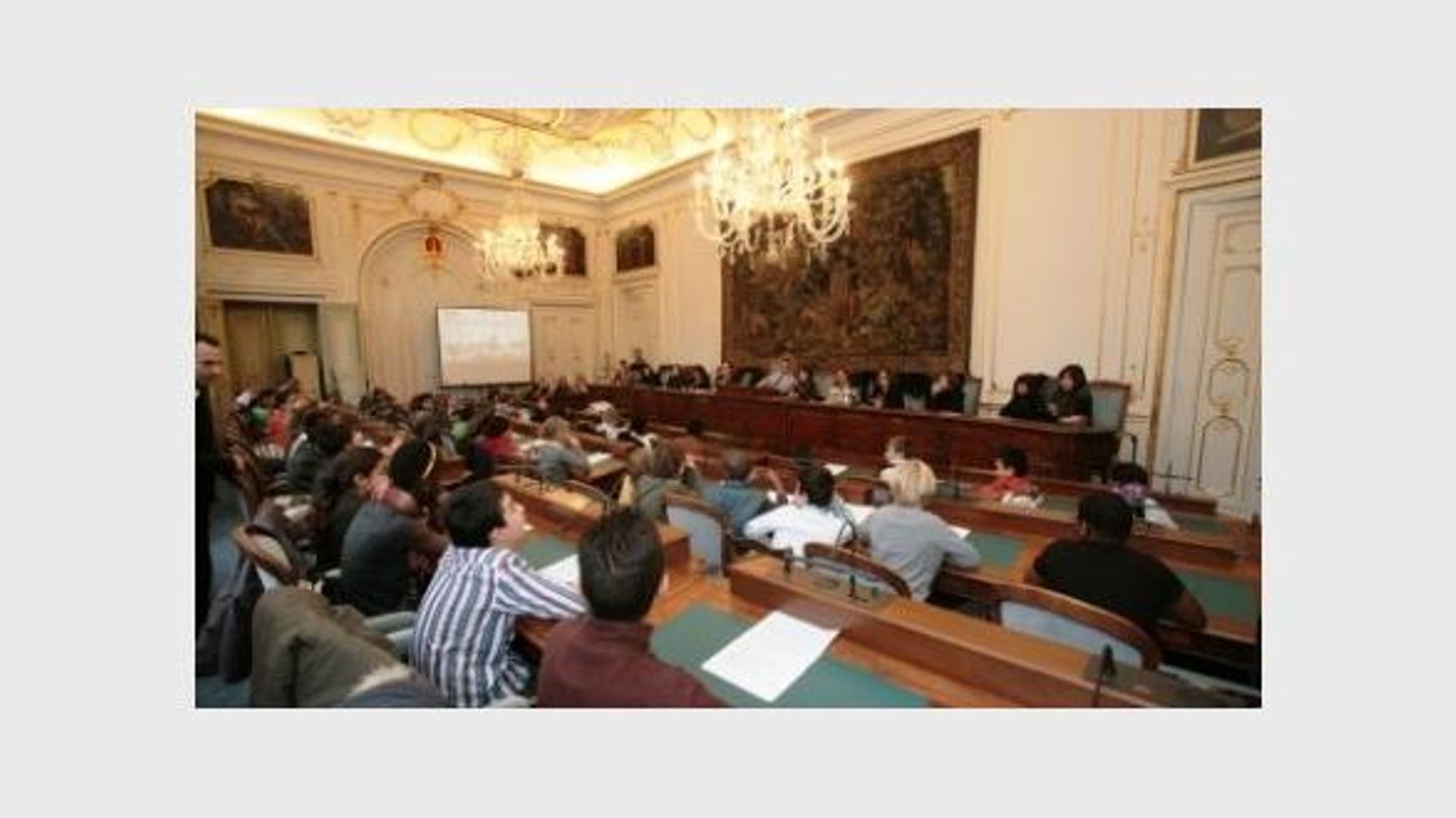 Le Glutton, ami du Conseil Communal des Enfants de Liège - rtbf.be