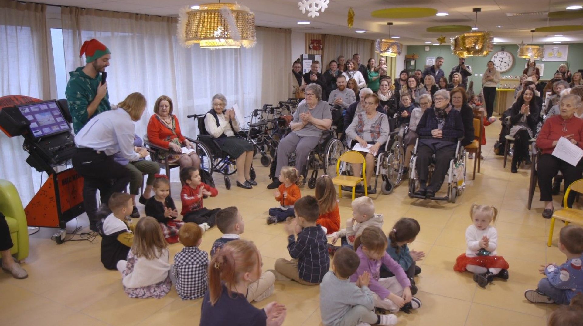 Dounka, la jument qui murmure à l'oreille des seniors - RTBF Actus