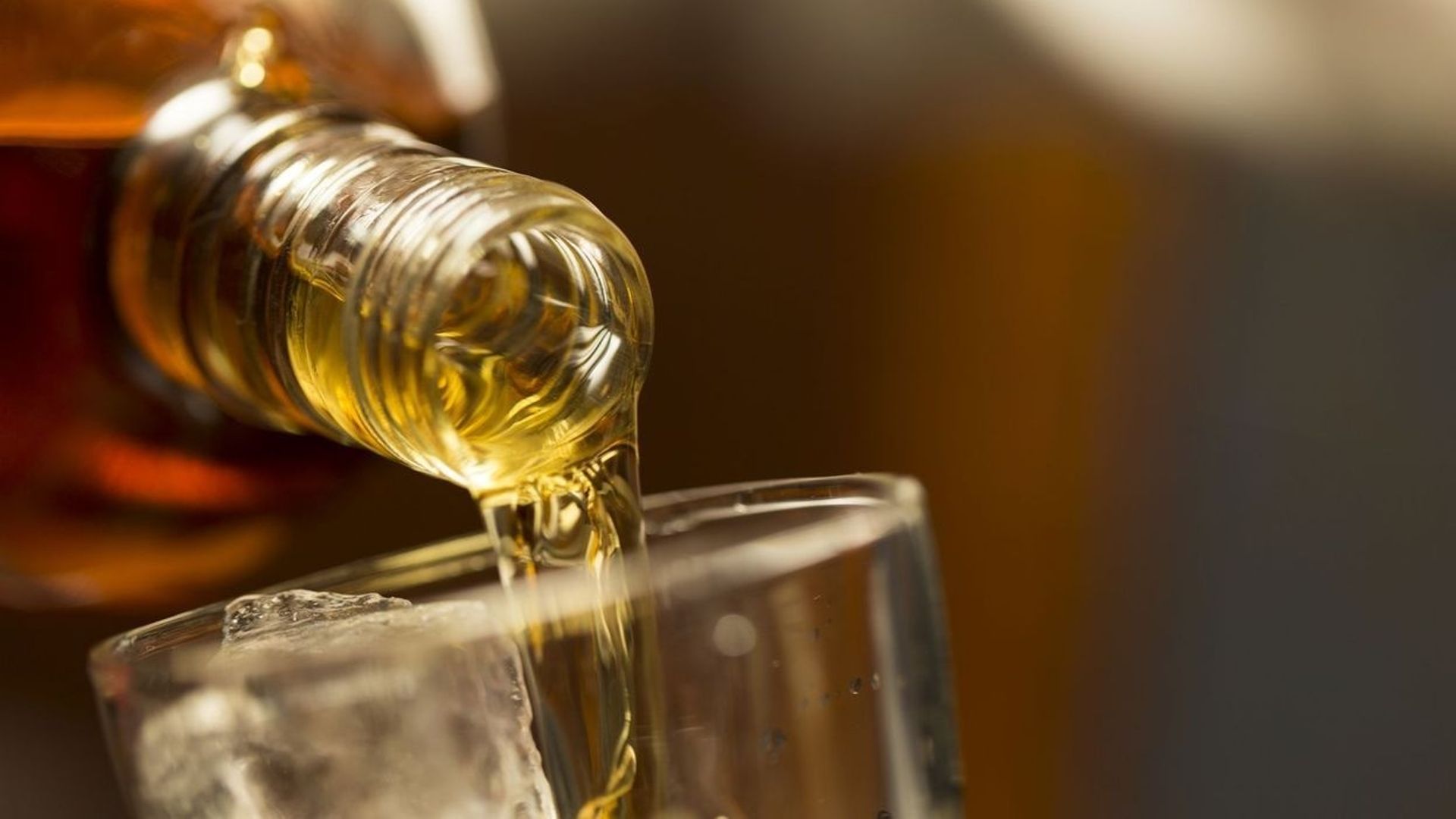 Alcoolisme : intégrer les proches au processus de guérison - RTBF Actus