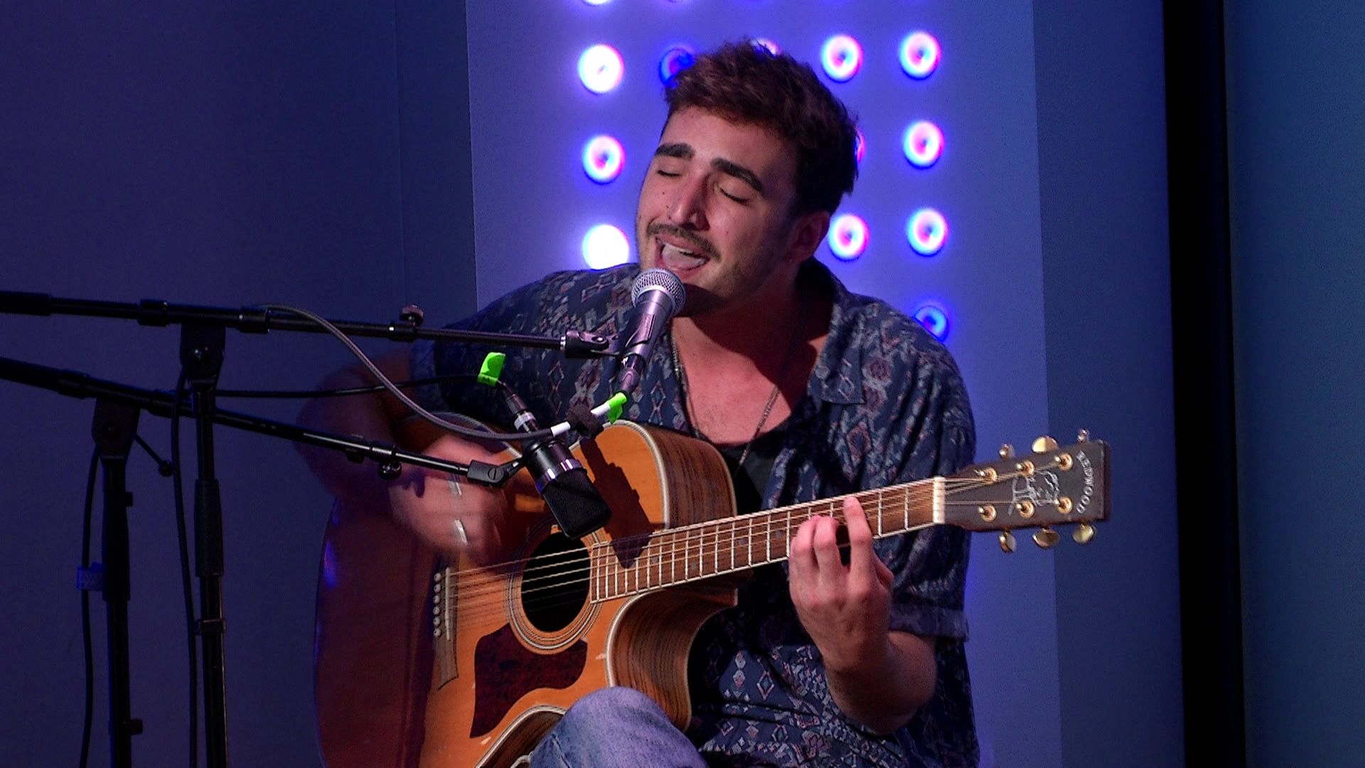 Alex Lucas en mode 100% belge reprend 'Wasted Time', le nouveau morceau ...