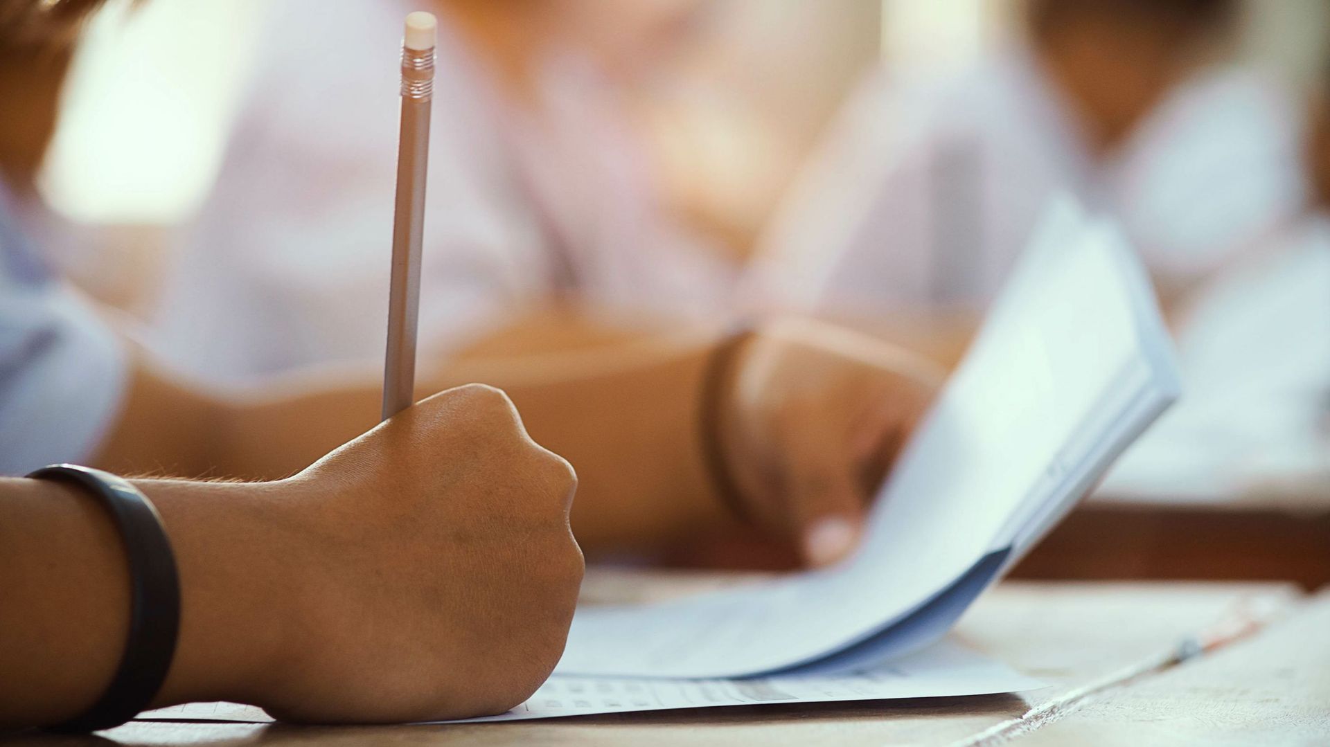 Fraude présumée à un examen d’entrée en Flandre : 5 candidats écartés ...