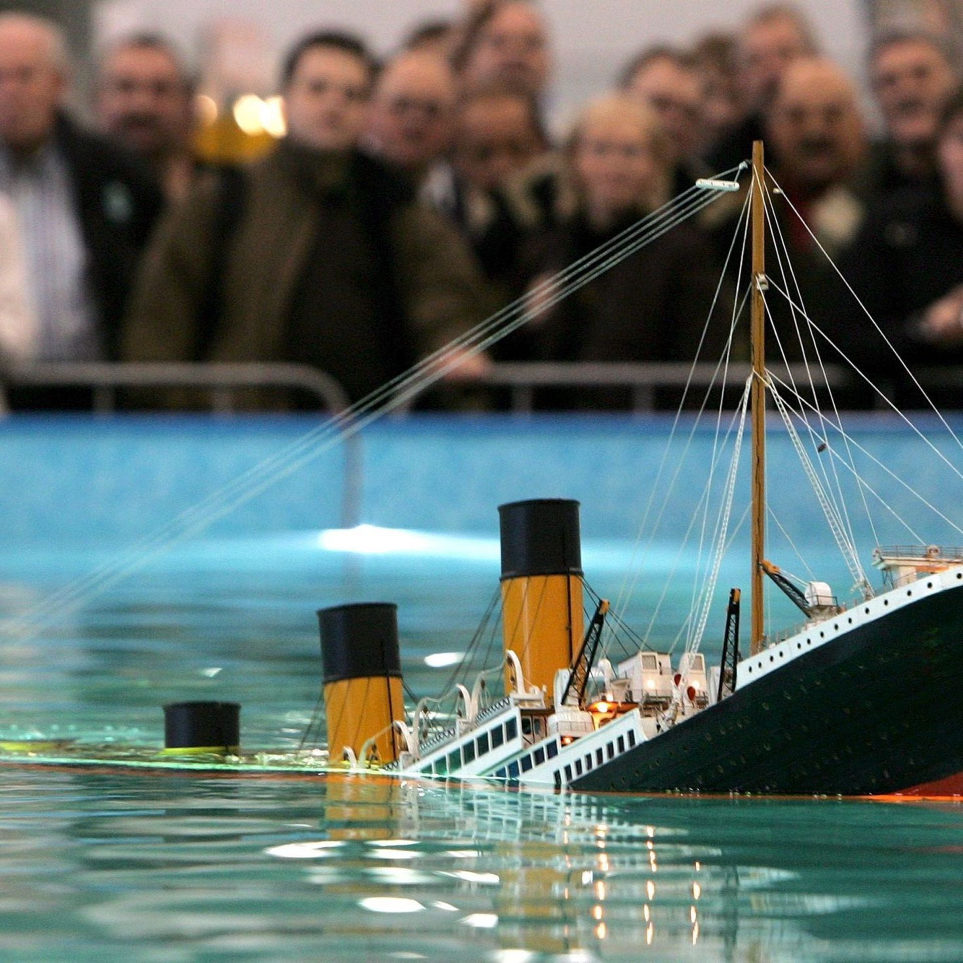 Navire Qui Coule Cargo En Flammes Dans L'Atlantique : Qui Va Payer