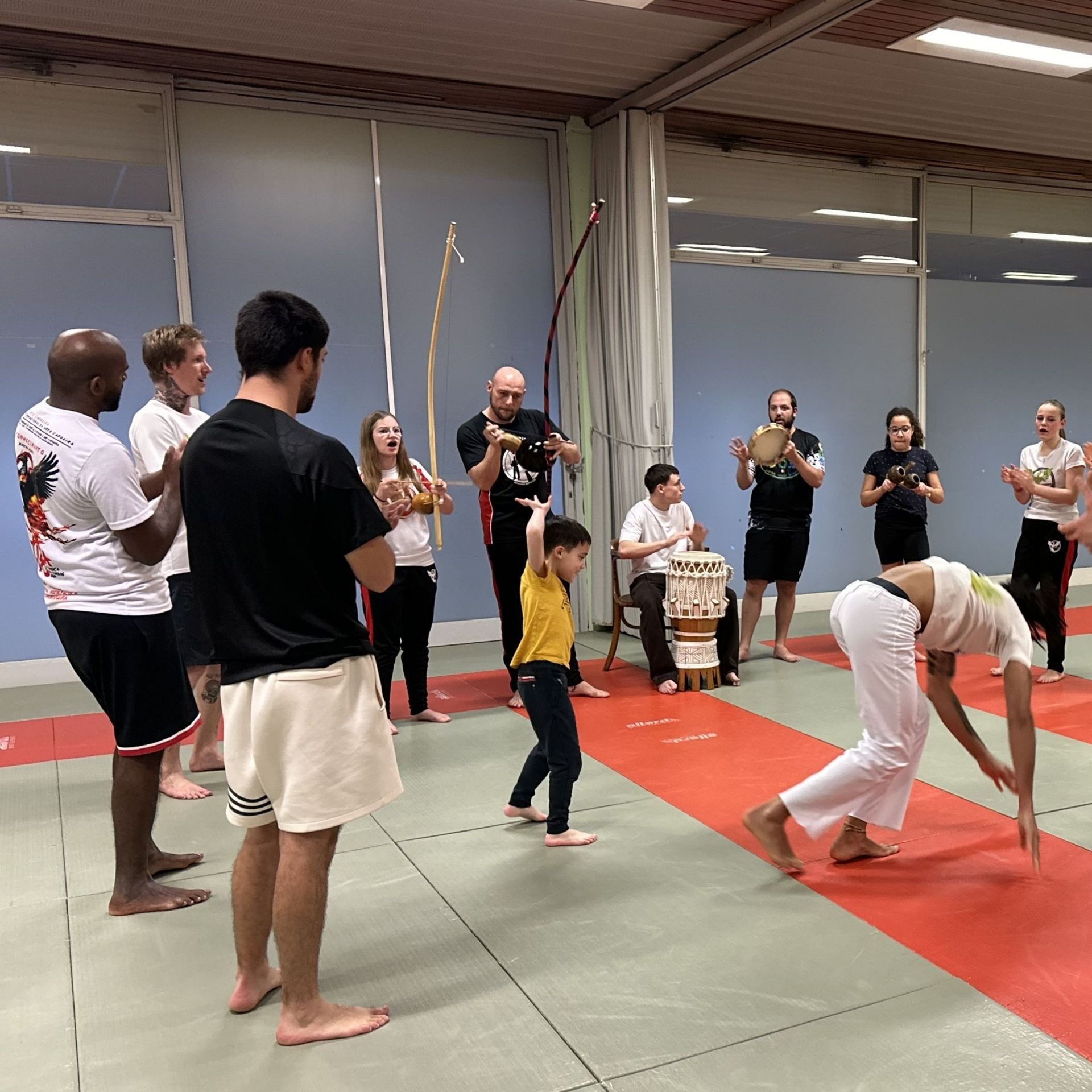 Charleroi au rythme du berimbau : quand la capoeira fait vibrer les ...