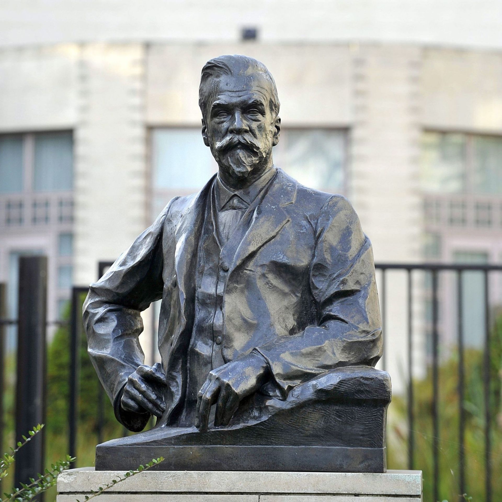 Solvay Brussels School : 120 ans à former des entrepreneurs - RTBF Actus