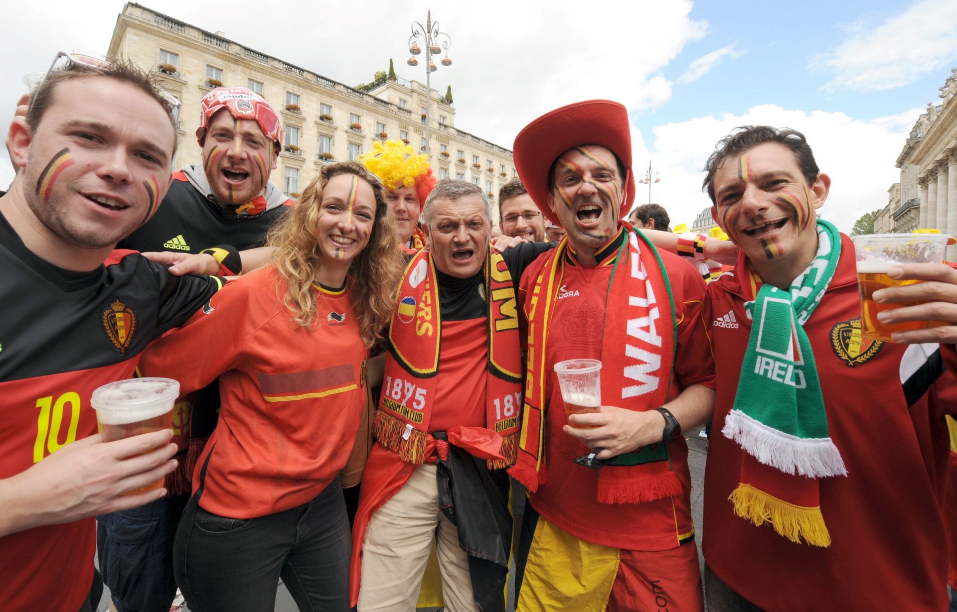 Les Diables Rouges gagnent, le grand ouf de soulagement des supporters ...