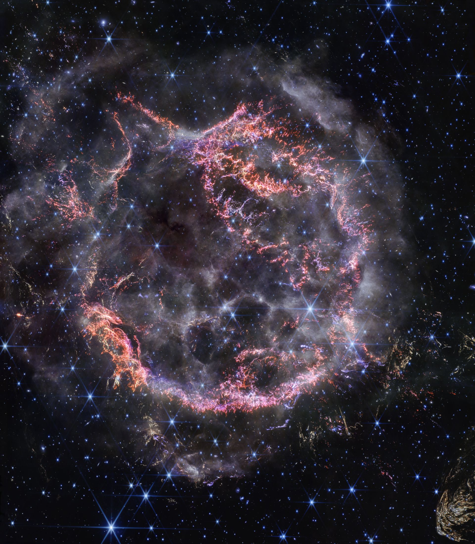 James Webb : les plus belles images jamais prises de la Supernova Cassiopée A - RTBF Actus