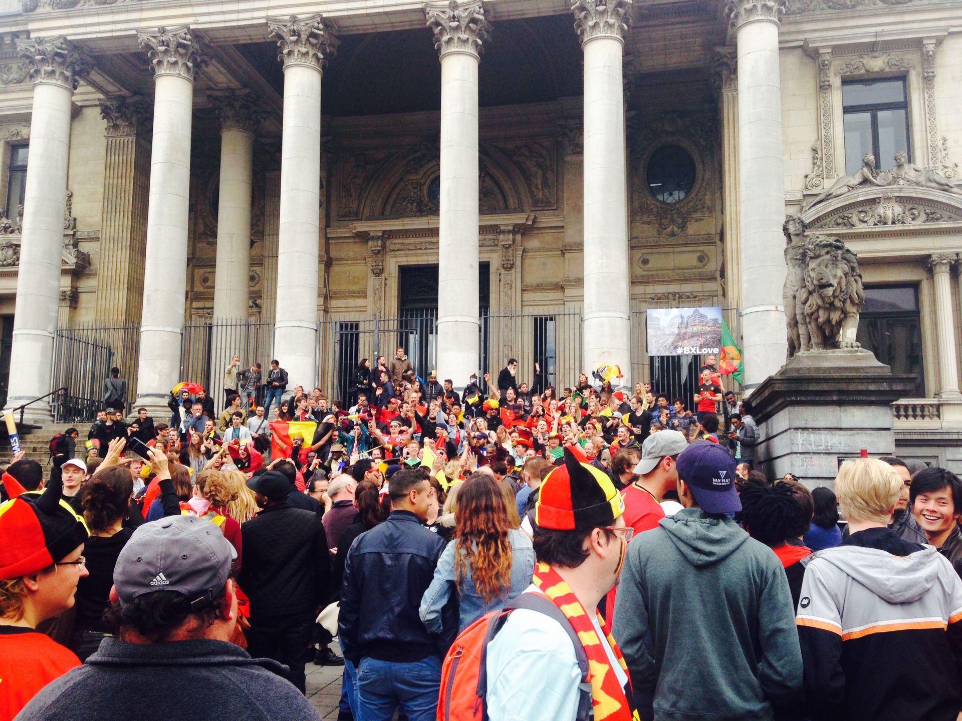 Les Diables Rouges gagnent, le grand ouf de soulagement des supporters ...