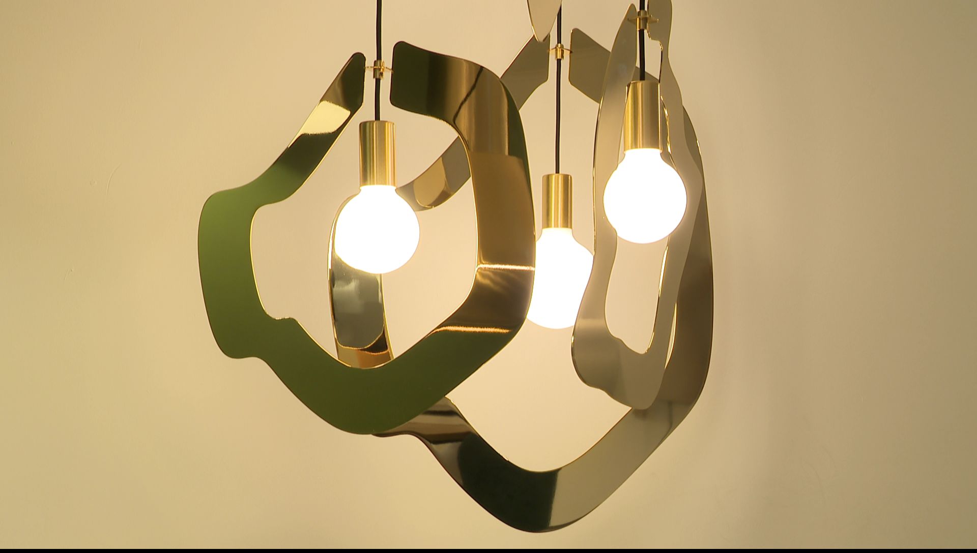 Le parcours lumineux d'Hind Rabii, designeuse verviétoise - RTBF Actus