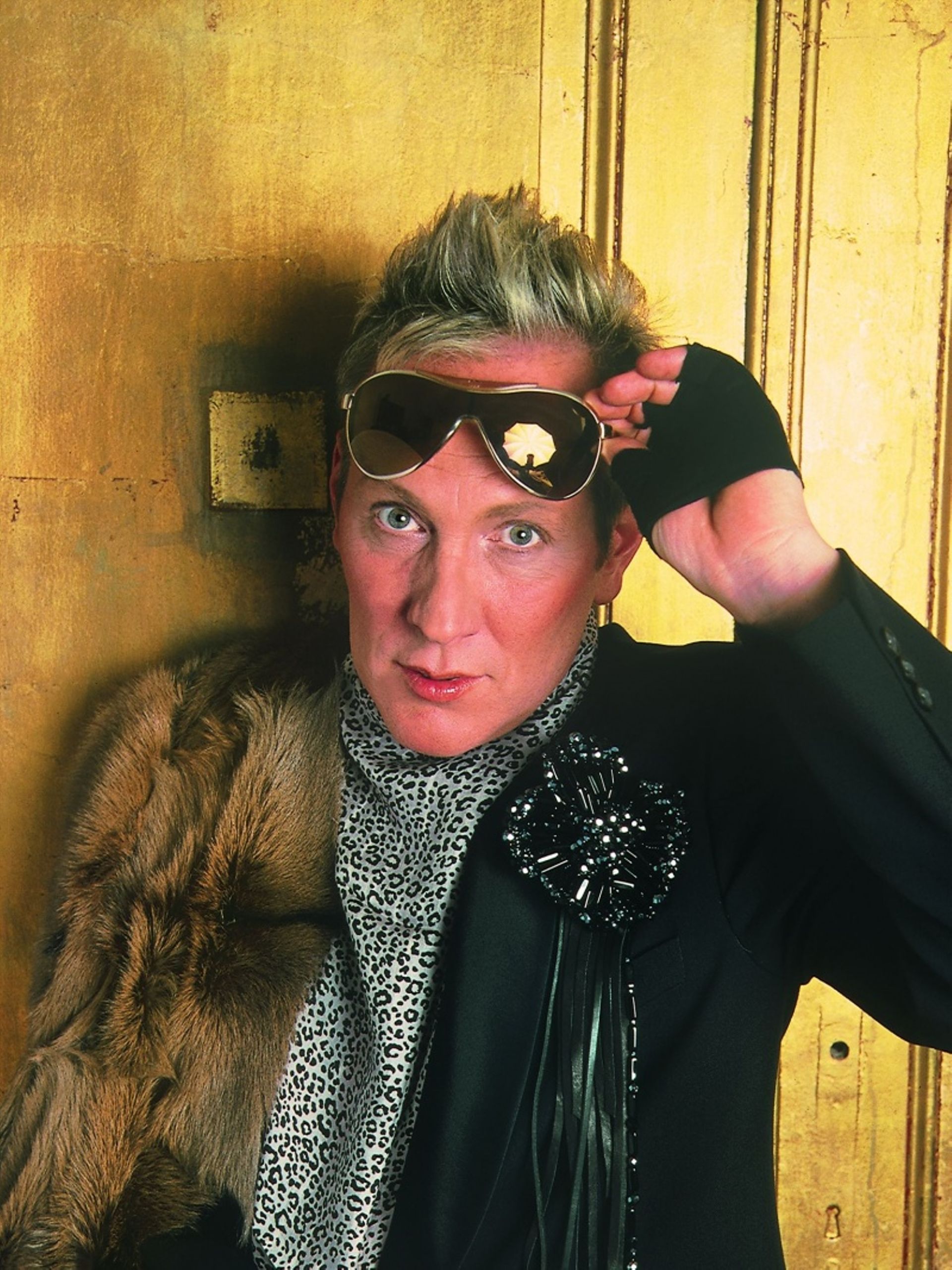 Ça plane pour 69 minutes sans chichis, avec Plastic Bertrand ! - RTBF Actus