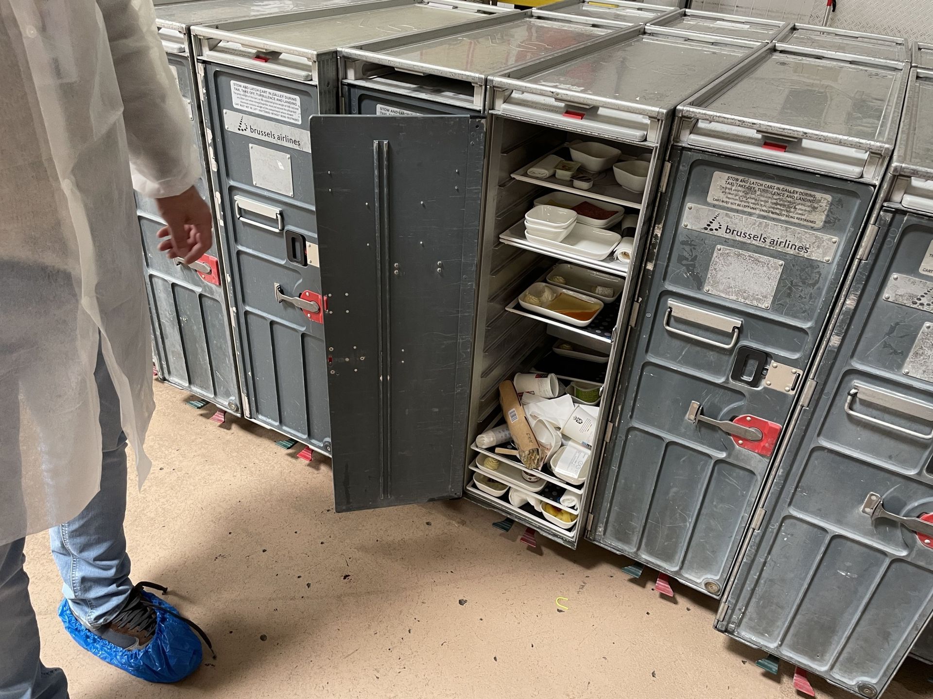 Comment sont préparés les plateaux-repas servis dans les avions ? Cap ...