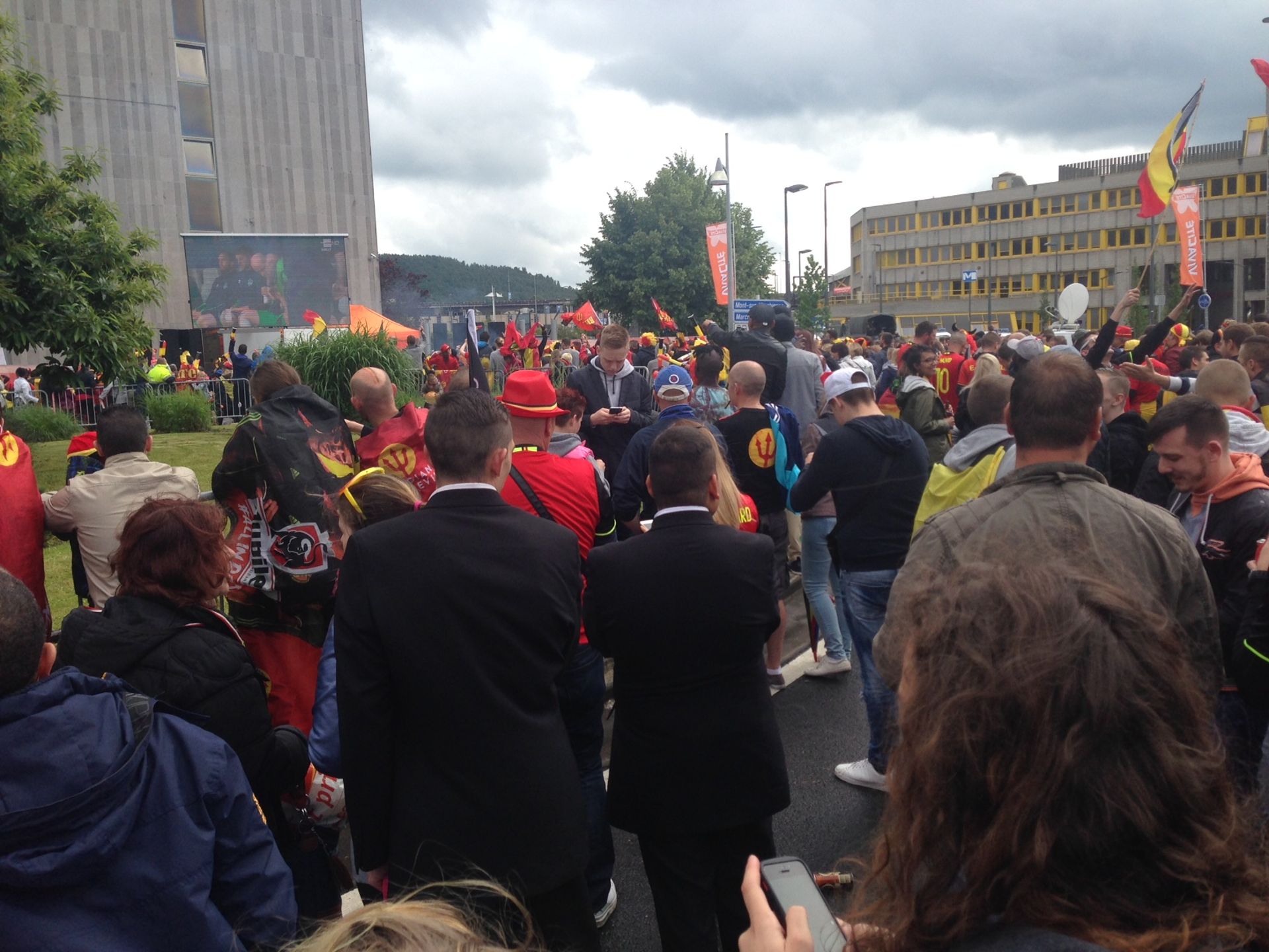Les Diables Rouges gagnent, le grand ouf de soulagement des supporters ...