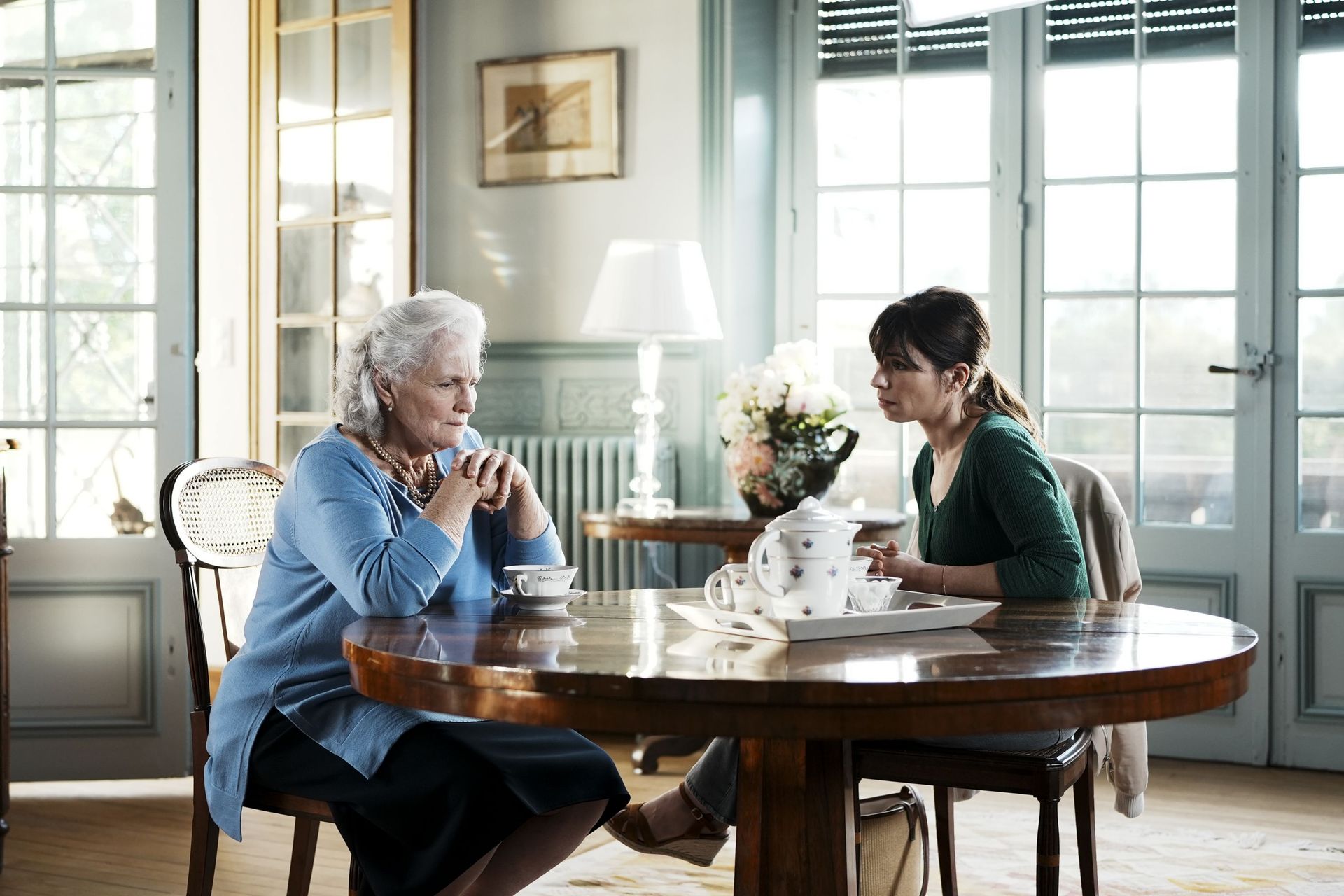 'La Maman du bourreau' : une mère fait face aux accusations de pédophilie contre son fils dans ...