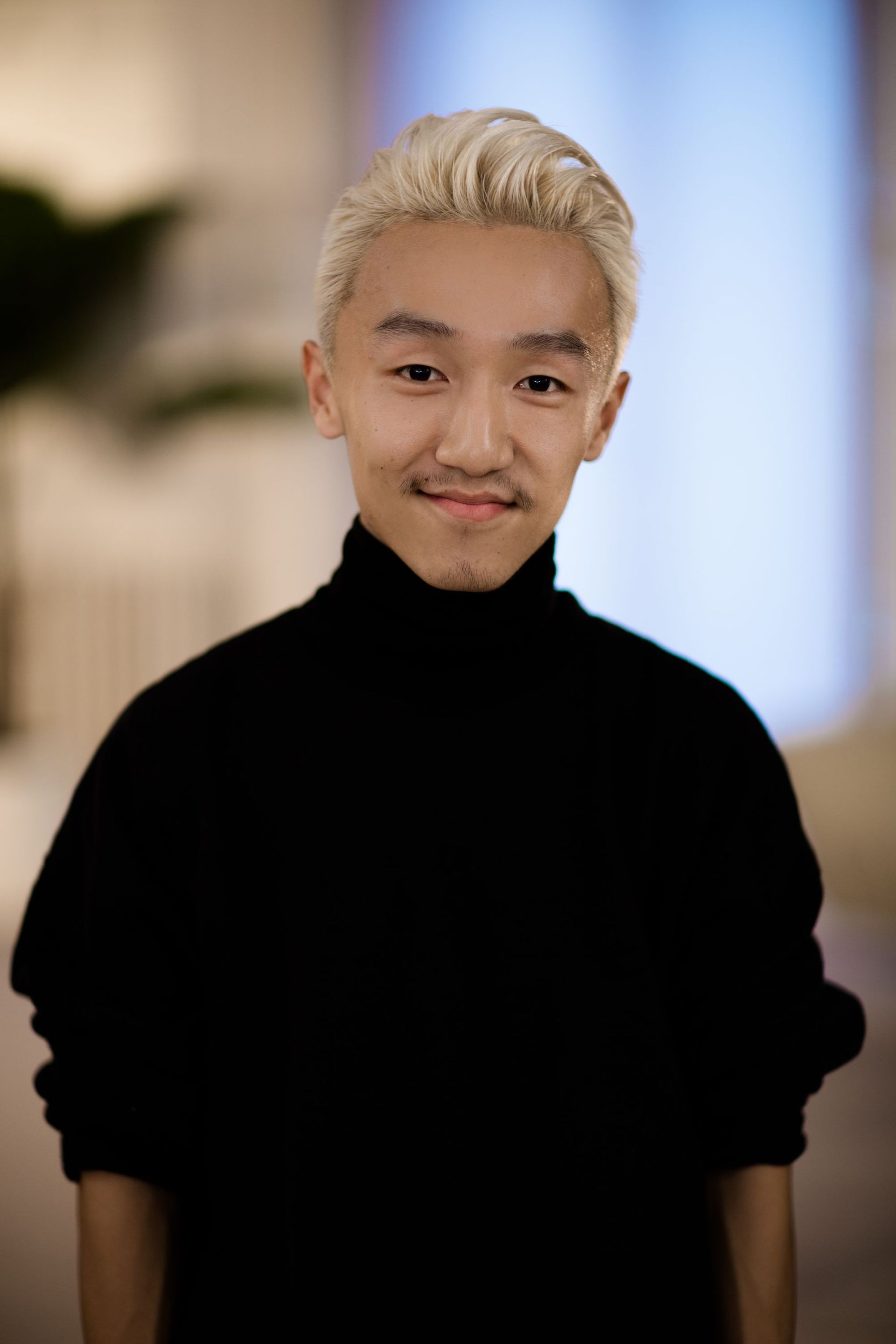 Le créateur Ximon Lee remporte le H&M Design Award 2015 - rtbf.be