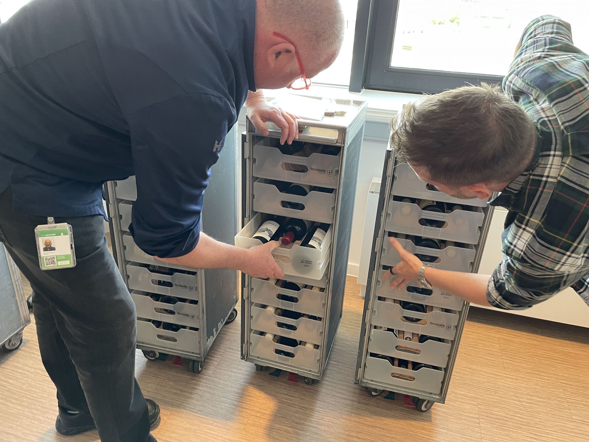 Comment sont préparés les plateaux-repas servis dans les avions ? Cap ...