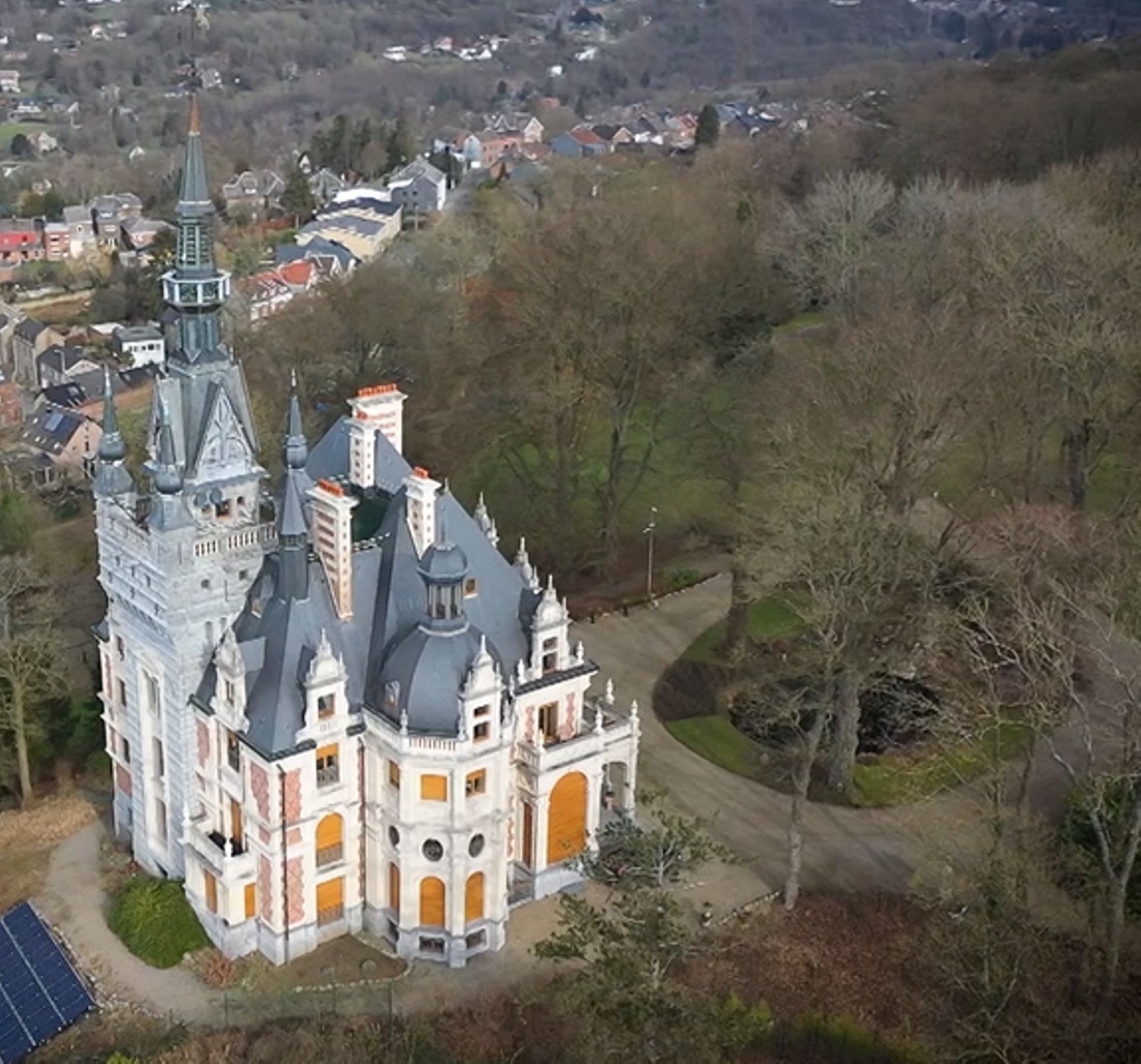 Un site de plongée exceptionnel et un château cinématographique. Esneux ...