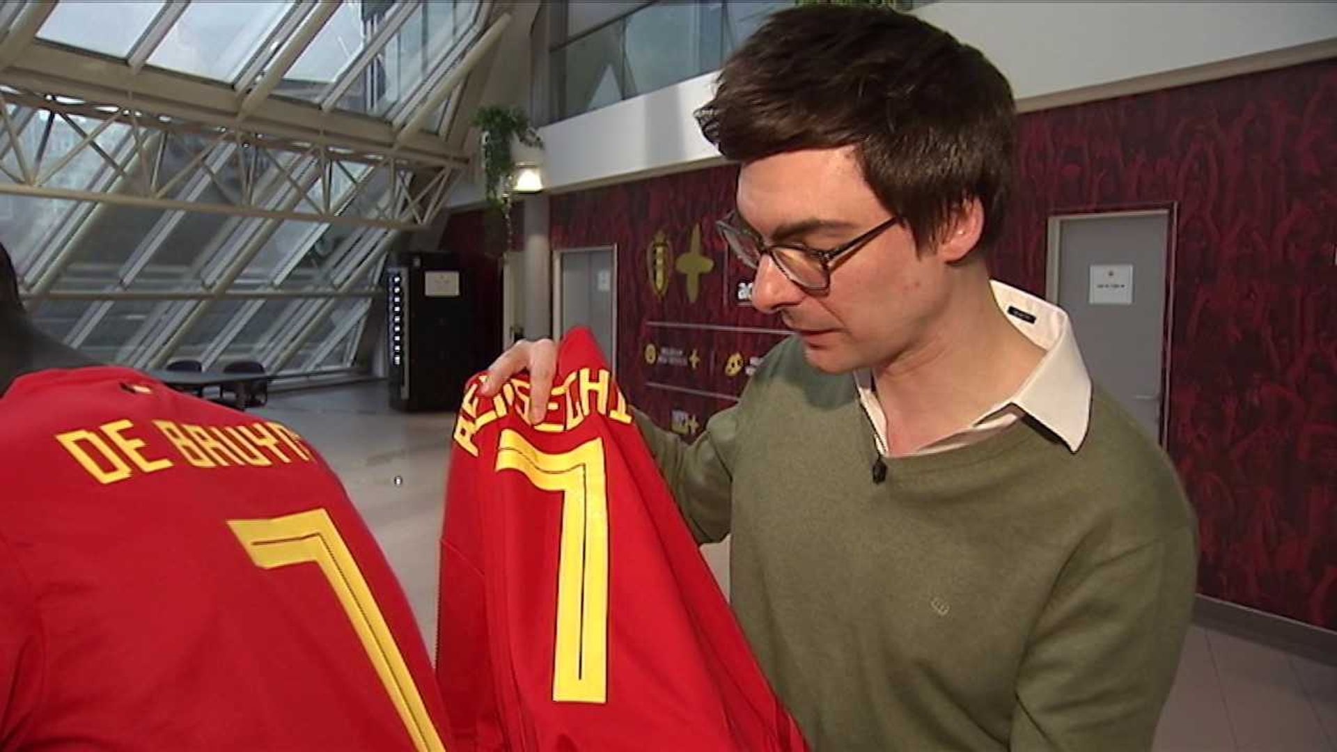 Pouvez-vous faire la différence entre le maillot officiel des Diables ...