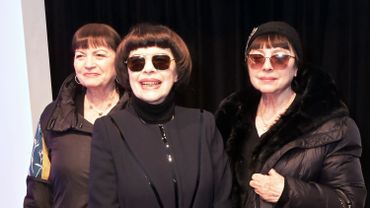 Mireille Mathieu fait sensation à la Fashion Week avec ses deux soeurs ...