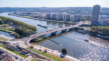 Uccle : l'ancien pont Carsoel démantelé par Infrabel - RTBF Actus