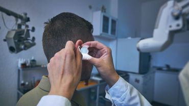 Hallucinations olfactives : quand sentir des odeurs fantômes devient ...