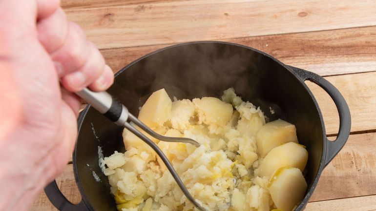 Recette Carlo: un bon vieux stoemp « classique » - RTBF Actus