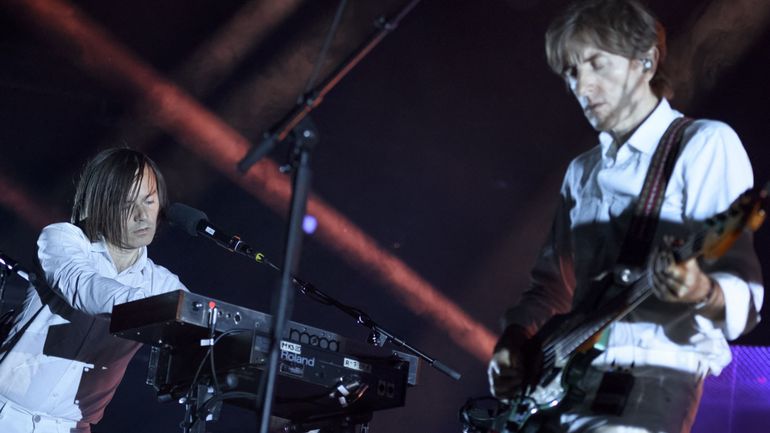 JO Paris 2024 : Angèle accompagne l’incroyable show de Phoenix lors de ...