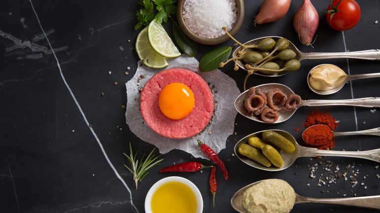 Recette du vrai filet américain de Gerald Watelet - RTBF Actus