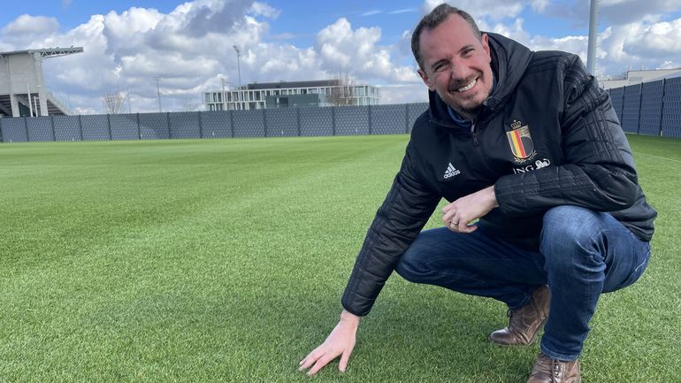 Un 'groundsman' aux petits soins pour les terrains des Diables Rouges ...