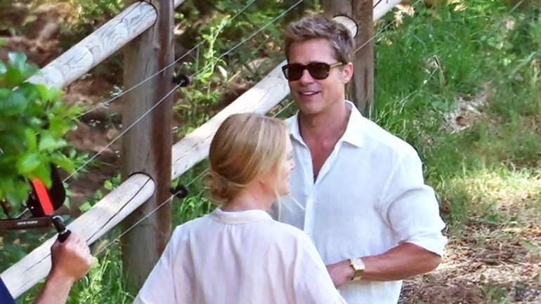 Trois choses à savoir sur Alexia Barlier, la star de 'Sophie Cross' et ...