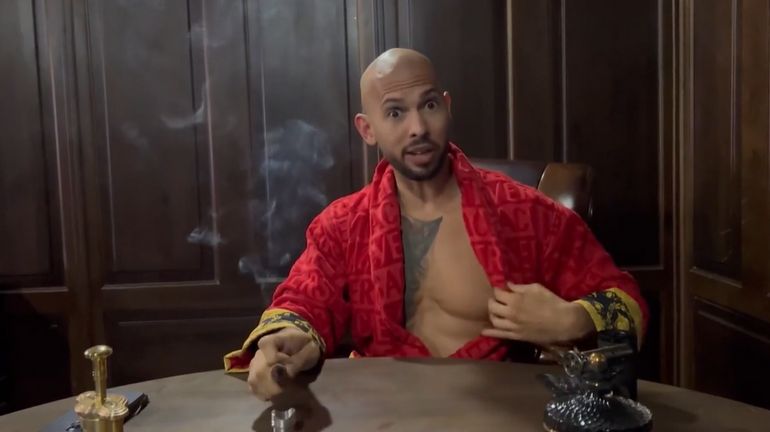 Un influenceur misogyne arrêté pour viols en Roumanie : qui est Andrew ...