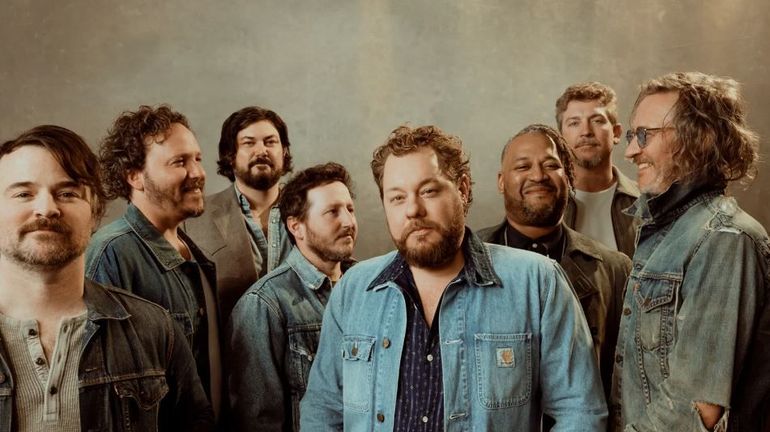 David Gilmour invite sa fille Romany au chant et à la harpe sur son ...