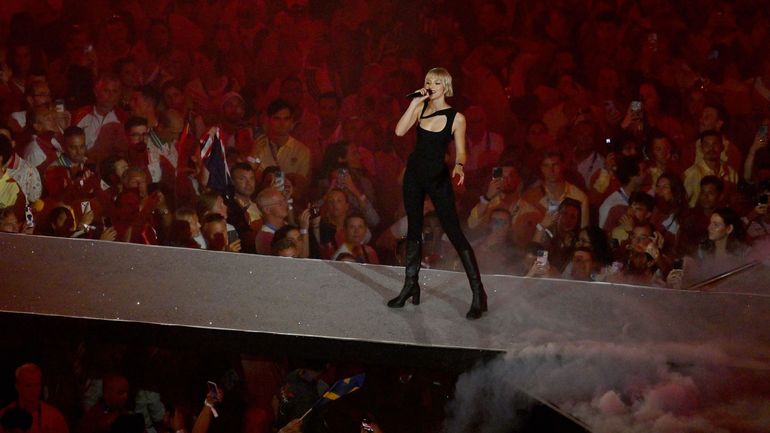 Angèle, Phoenix et Kavinsky teasent la sortie du remix de 'Nightcall ...