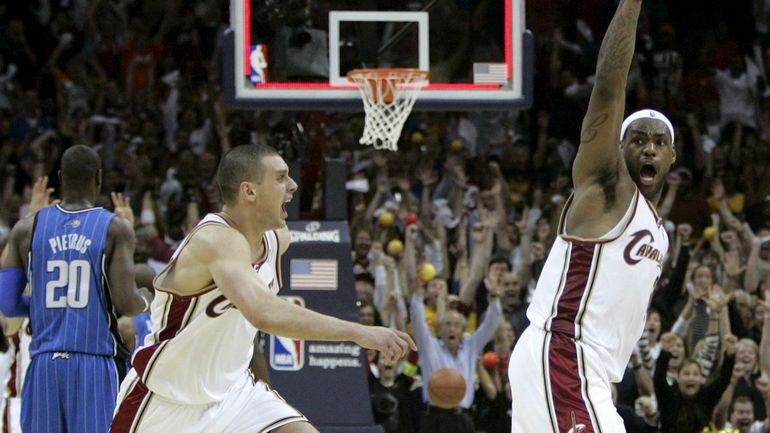 James sauve Cleveland 'on the buzzer' - RTBF Actus