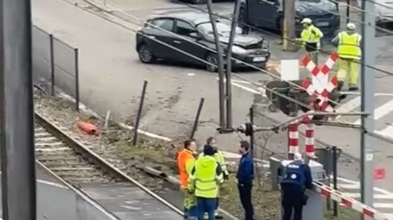 Un train percute une voiture au passage à niveau de Cheratte : le trafic ferroviaire a repris ...