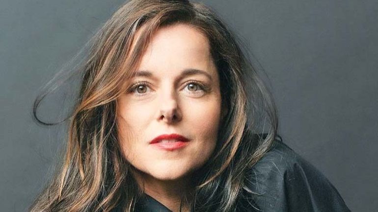 Suzy, 70 ans, est nue sur scène : 'Depuis 4 ans, je vis un rêve' - RTBF ...