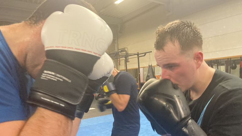 Pascal Laroche a testé pour vous la boxe thaï ! - RTBF Actus