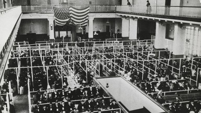 Ellis Island, porte d'entrée des millions d'immigrés européens vers le ...